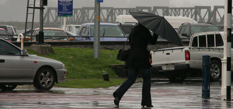 SunLive - Heavy rain and high tide - The Bay's News First
