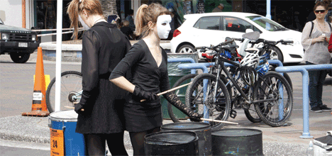 SunLive - Entertainers busking for fun - The Bay's News First