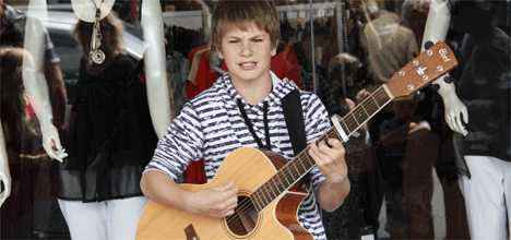 SunLive - Entertainers busking for fun - The Bay's News First