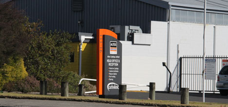 SunLive - Manâ€™s arm trapped in machine - The Bay's News First