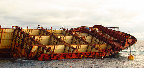 SunLive - More Rena wreckage removed - The Bay's News First