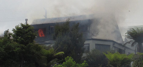 SunLive - Fire engulfs Omokoroa home - The Bay's News First