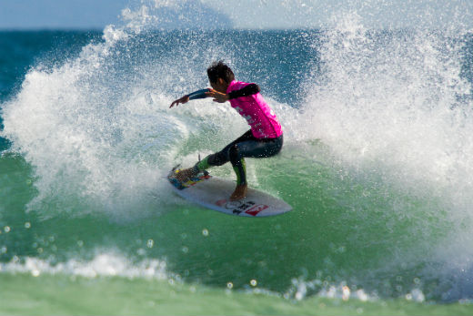 SunLive - Mount surfers ride the waves - The Bay's News First