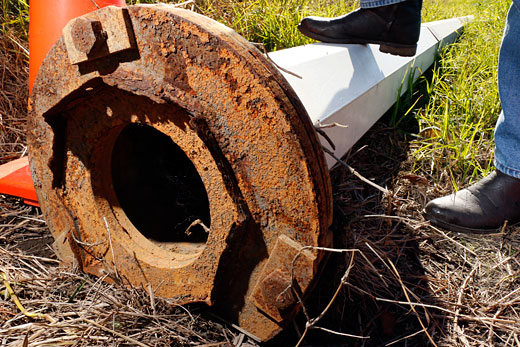 SunLive - Falling lamp-post strikes ute - The Bay's News First