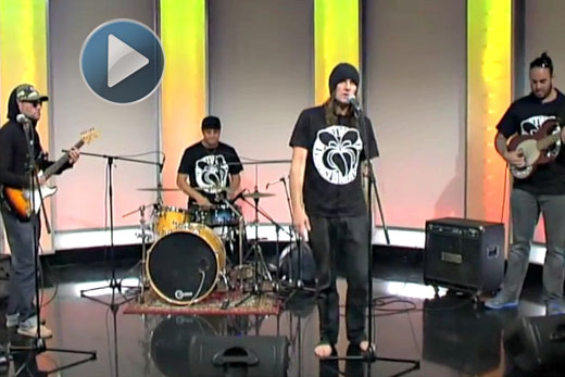 SunLive - Perry siblings play Mount stage - The Bay's News First