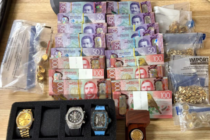 SunLive - Guns, cash and drugs seized in gang crackdown - The Bay's ...