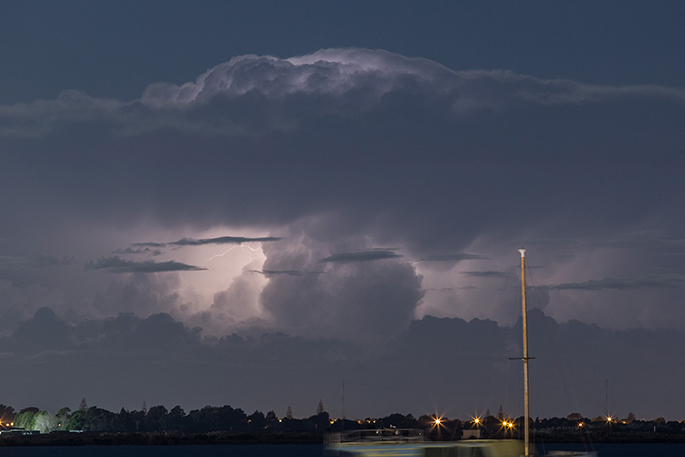 SunLive - Lightning out at sea and this week’s weather - The Bay's News ...