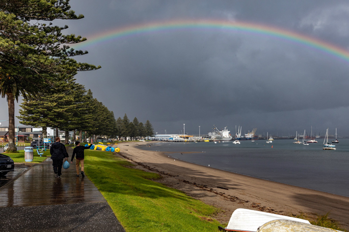 SunLive - BoP in the firing line as deep low approaches - The Bay's ...