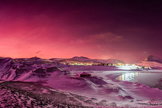 SunLive - Tonga volcano “afterglow” causes dazzling skies - The Bay's ...