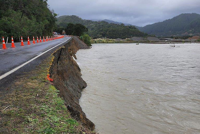 SunLive - SH35 closed as road collapses into river - The Bay's News First