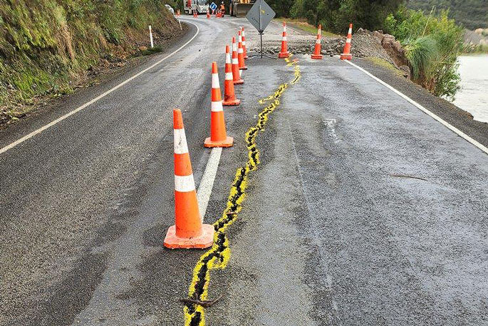 SunLive - SH35 closed as road collapses into river - The Bay's News First