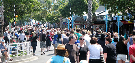 SunLive - Big crowds at busking festival - The Bay's News First