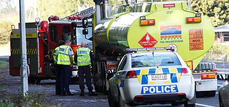 SunLive - Petrol tankerâ€™s tyres catch fire - The Bay's News First
